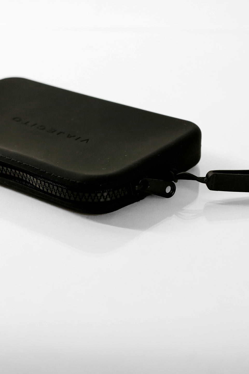 Splashkit Clutch - Black – Viajecito USA